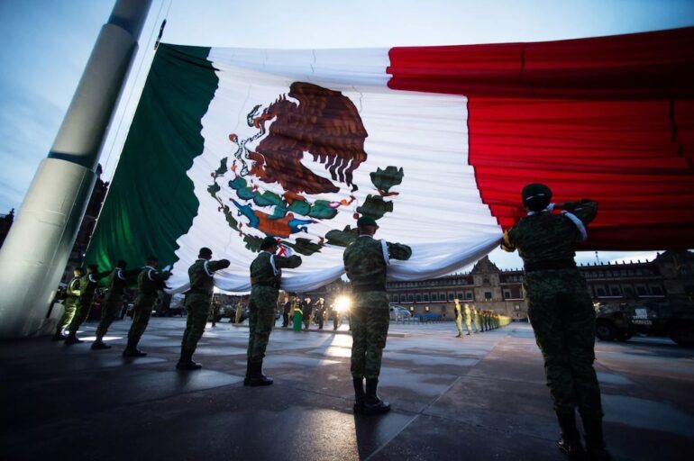 ¿De dónde el verde, blanco y rojo de la Bandera de México? - Somos Más